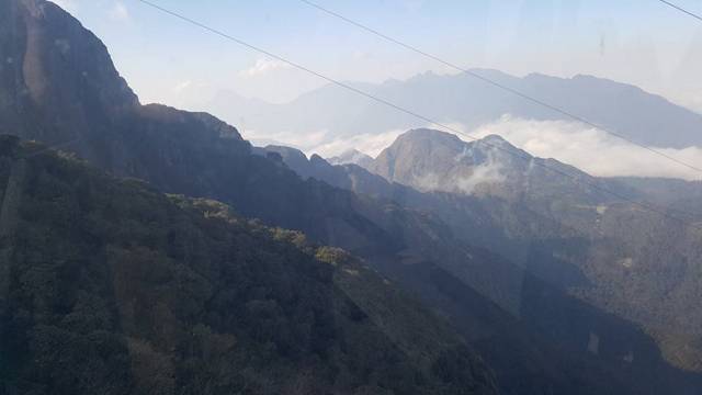 Du lịch Sapa đông kín khách bởi cáp treo fanxipan